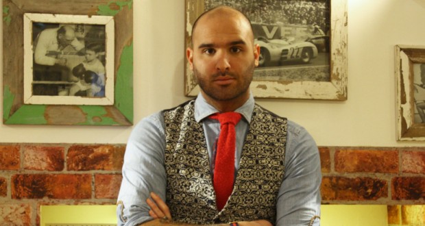 Un dandy, un gentiluomo, un hypster…Signori questo è Alex Mitchumm!!!