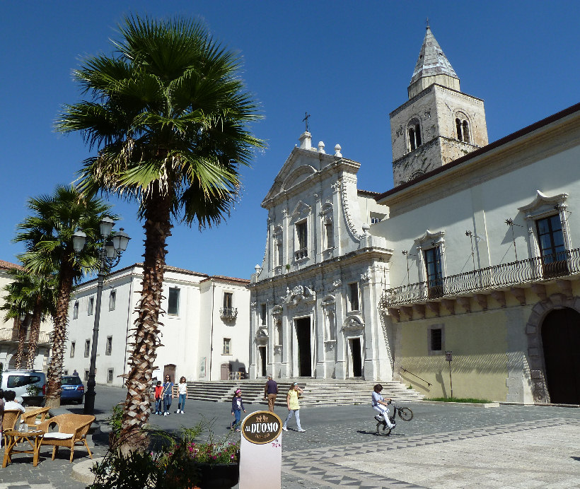 L’invito alla pace di Papa Francesco arriva a Melfi | Alpi Fashion Magazine